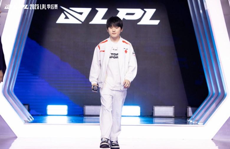 LPL AD位历史次数最多！JackeyLove生涯第九次打进LPL决赛