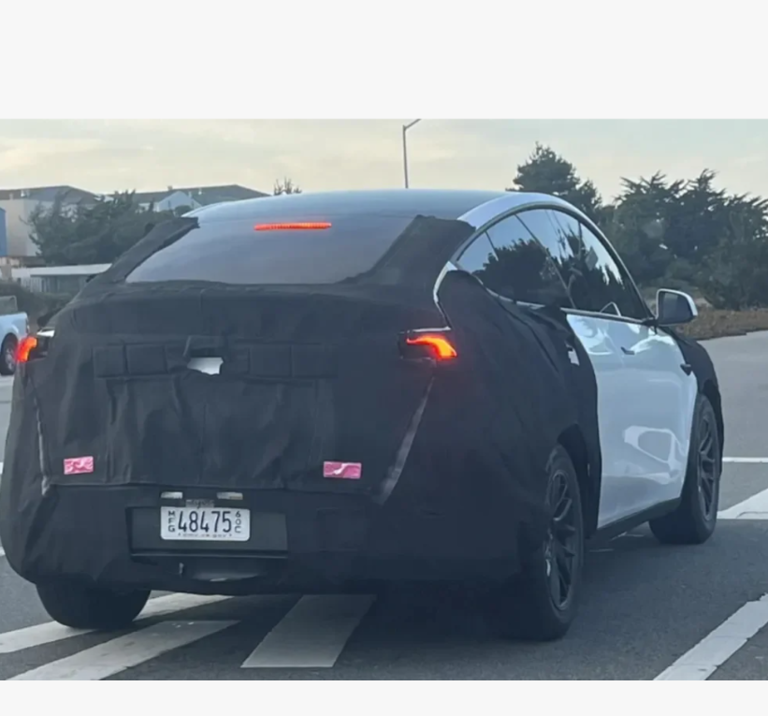 平价Model Y“E41”参数全曝光：18项配置被砍，15万起售能打动谁？