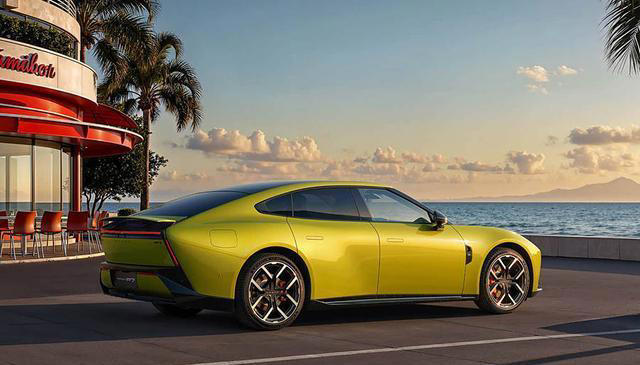 2025慕尼黑车展：全新小鹏P7公众亮相 续航820km