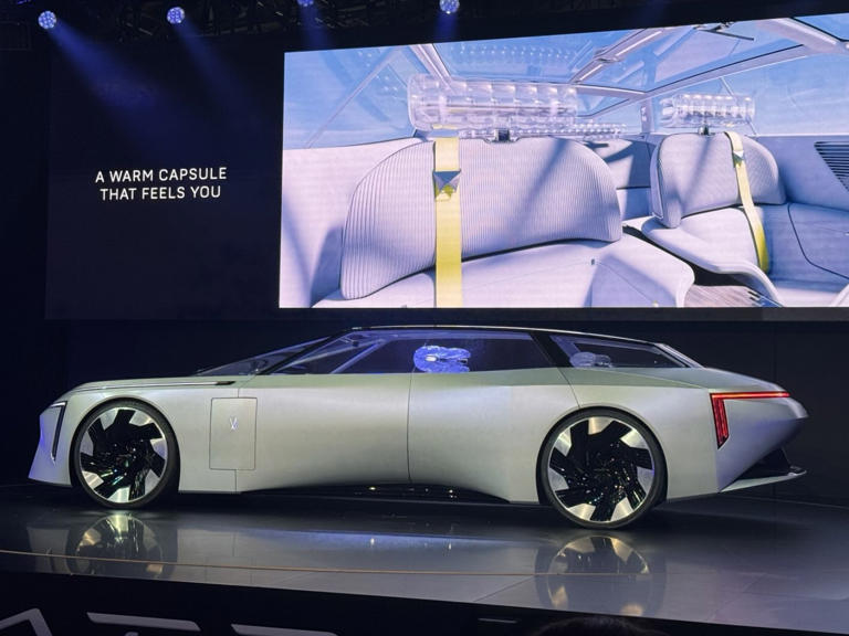 阿维塔VISION XPECTRA概念车亮相，换新立标