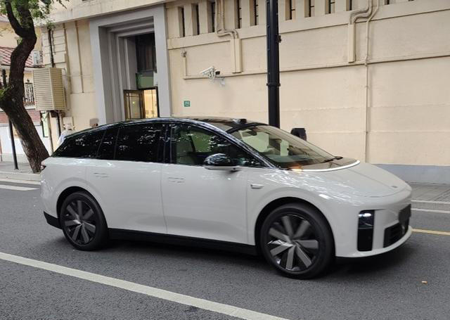 “小号i8”要来了！理想i6现身，车长4米95配5座，最高720km续航