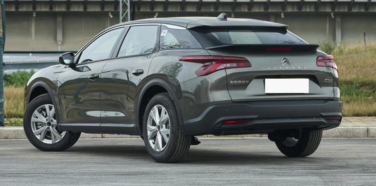 15万降到9万多！1.6T+8AT+魔毯底盘，颜值法系中级车