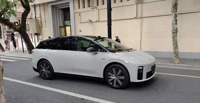 理想i6 实车曝光！定位中大型SUV，最高续航720公里