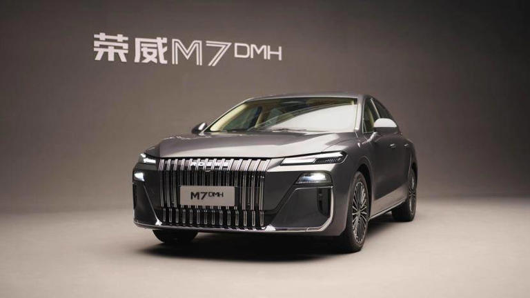 新能源时代家轿王荣威M7 DMH，9.78万全球首发豆包推理大模型