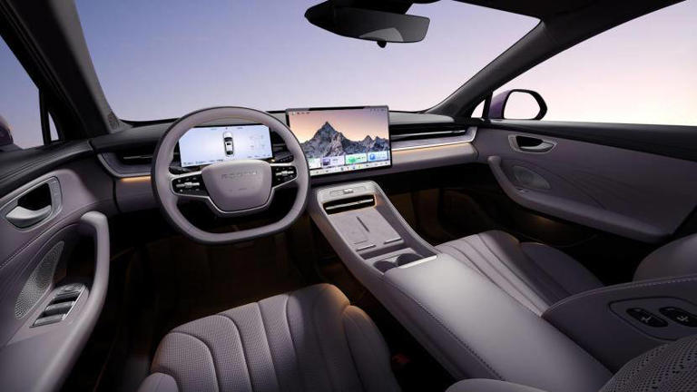 新能源时代家轿王荣威M7 DMH，9.78万全球首发豆包推理大模型