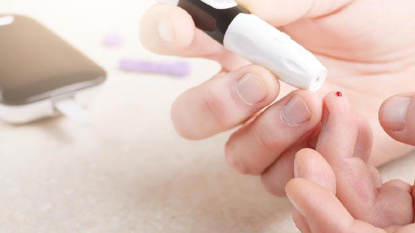 糖尿病患者注意：夜间有这5个症状，说明血糖高了，要抓紧控制！