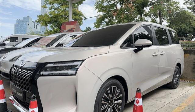 五菱全新银标MPV！五菱星光730再度露面，长4米91，三种动力可选