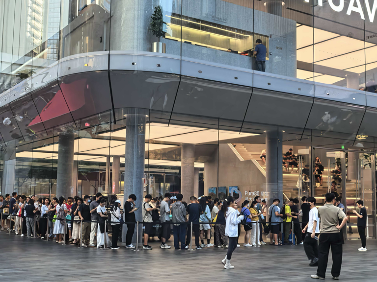 17999元起！华为Mate XTs 非凡大师开售 非凡体验再度引领行业