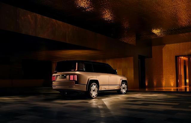 售128万起，全尺寸行政豪华SUV仰望U8L鼎世版上市