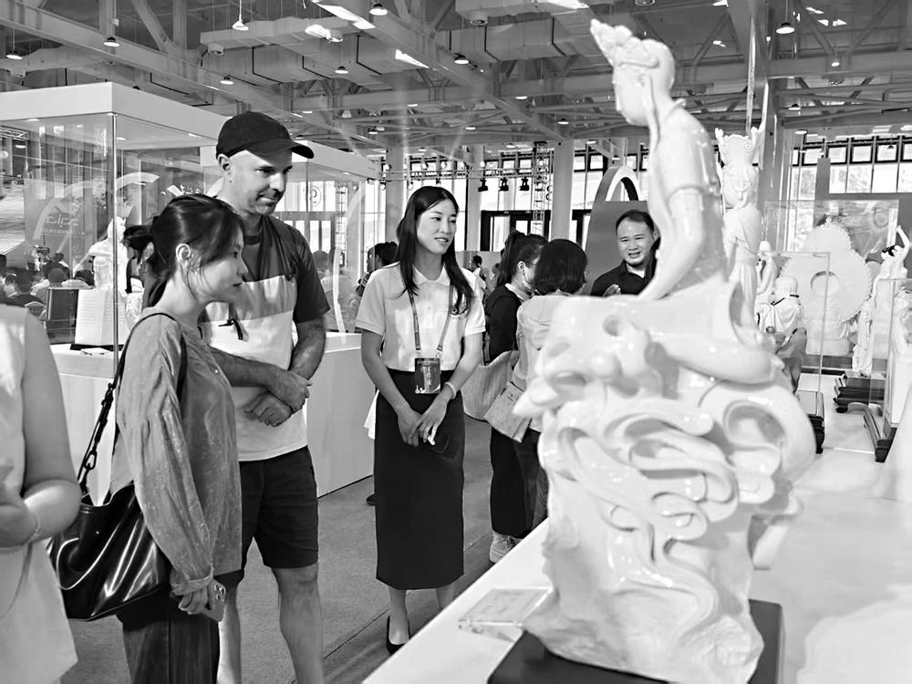 向世界递出“中国白”新名片