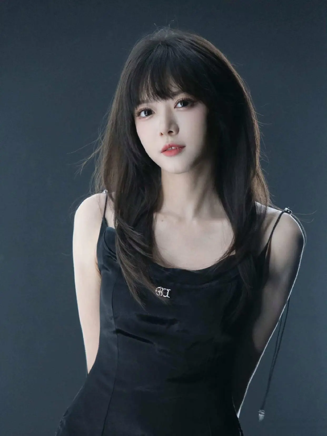 LPL骆歆直播时房间里有男的？骆歆直言：都30多了，有个男的也正常