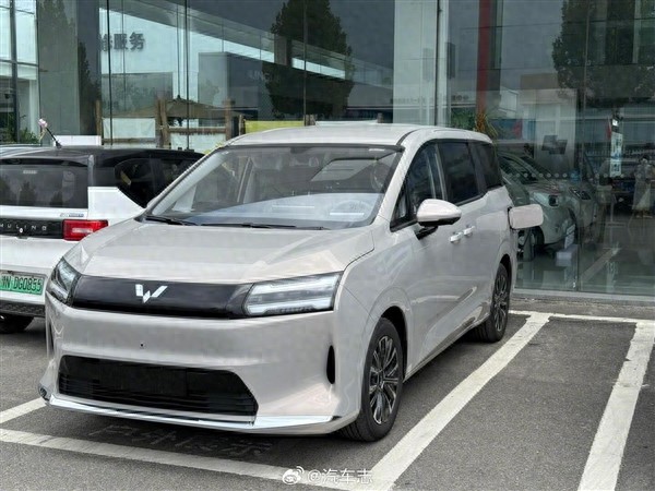 五菱星光730实车亮相，双侧滑门插混动力，堪称五菱版“GL8”