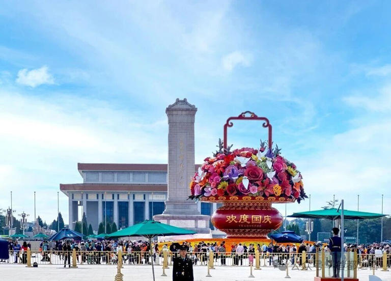 天安门广场国庆大花篮+长安街沿线花坛实拍图→（附打卡指南）