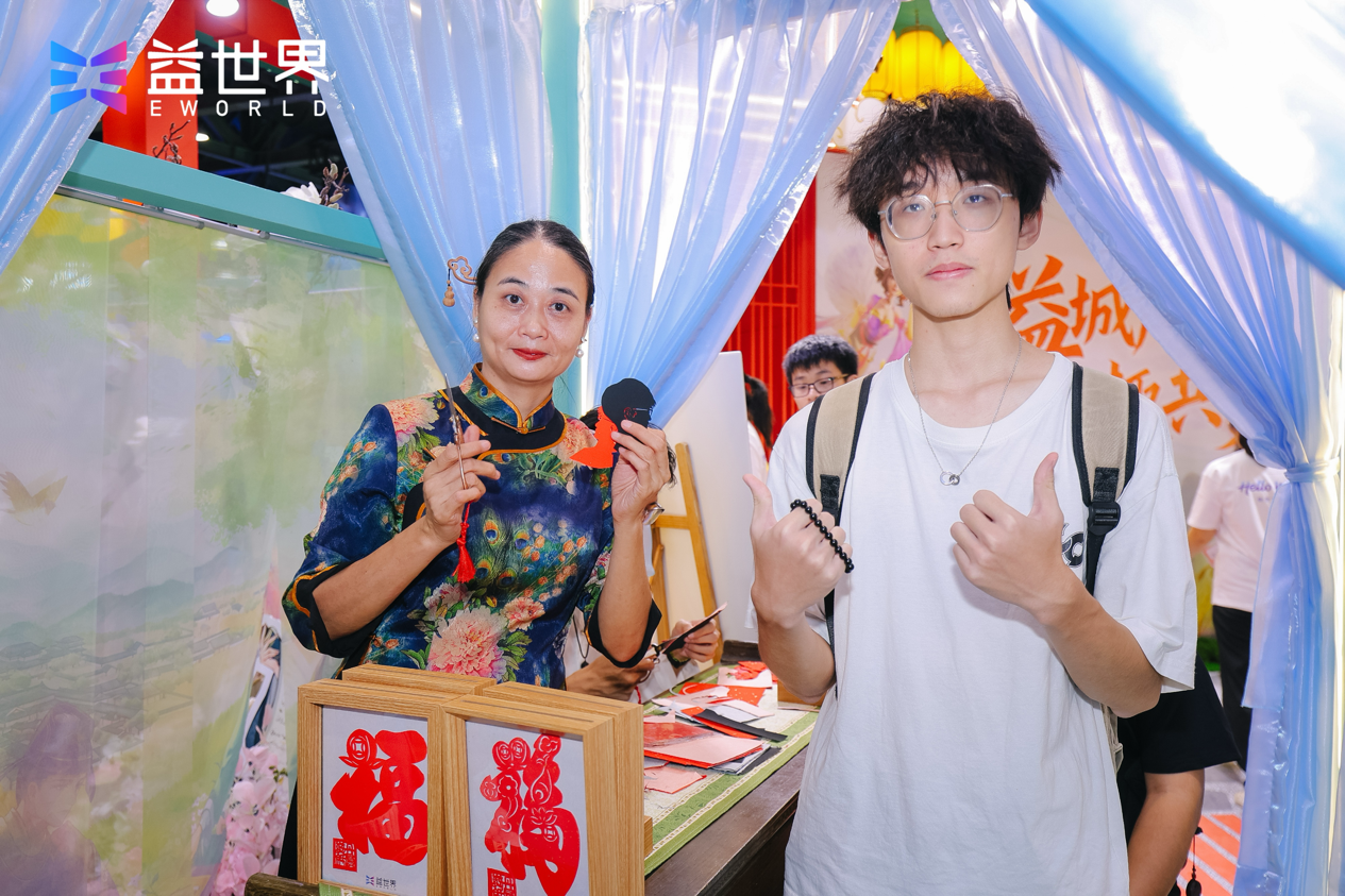 益城月下聚同好，“游戏+非遗”共潮生——益世界2025 CICF×AGF 展台燃动国庆