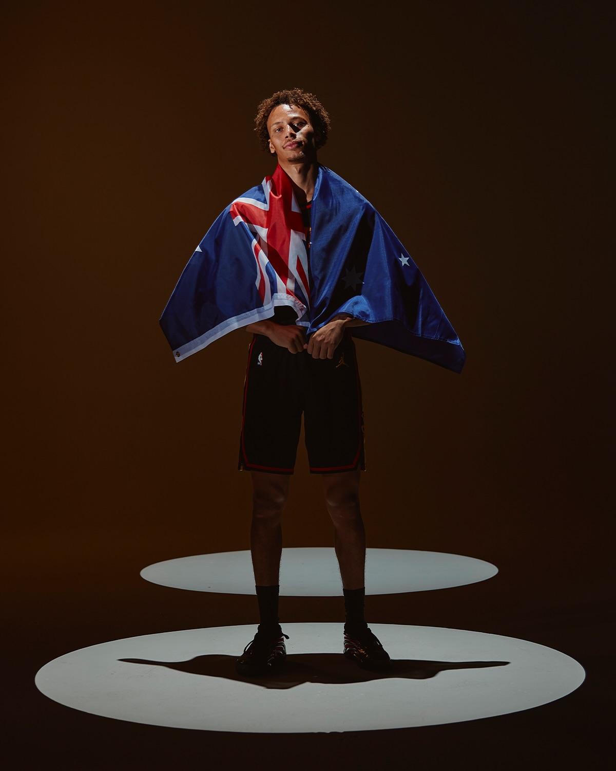 国际纵队！老鹰官方晒国际球员的定妆照：世界齐聚亚特兰大