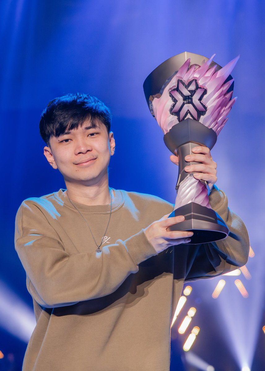 PRX发文祝mindfreak 26岁生日快乐：生日快乐🎂🎉