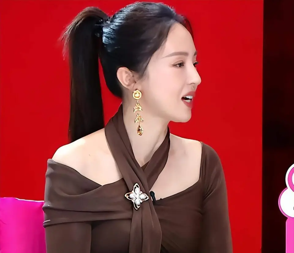 董璇离婚后首度透露：三年无收入还被前婆婆嫌弃，但小酒窝和奶奶感情特别好