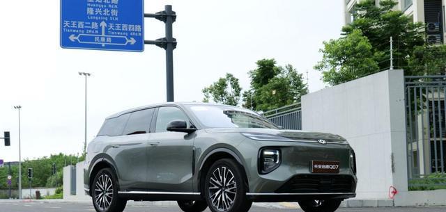 配后排加热+通风+电动调节，长安启源Q07相较宋PLUS DM-i如何？