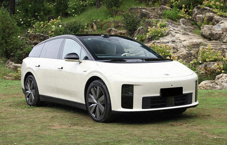 国产大5座SUV理想i6正式上市，车长4950mm续航720km