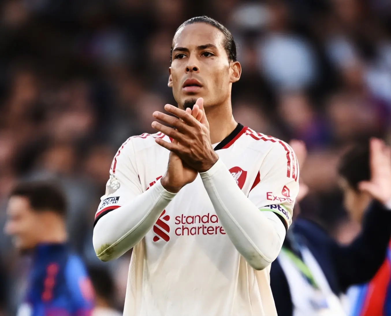 1-2！5-1！利物浦5连胜终结，97分钟被绝杀，曼城大胜开启追分节奏