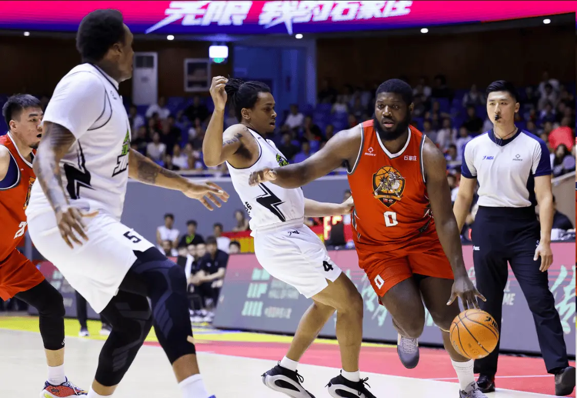 新科FMVP续约香港金牛！CBA跟NBL抢人已无优势，琼斯也恐告别CBA