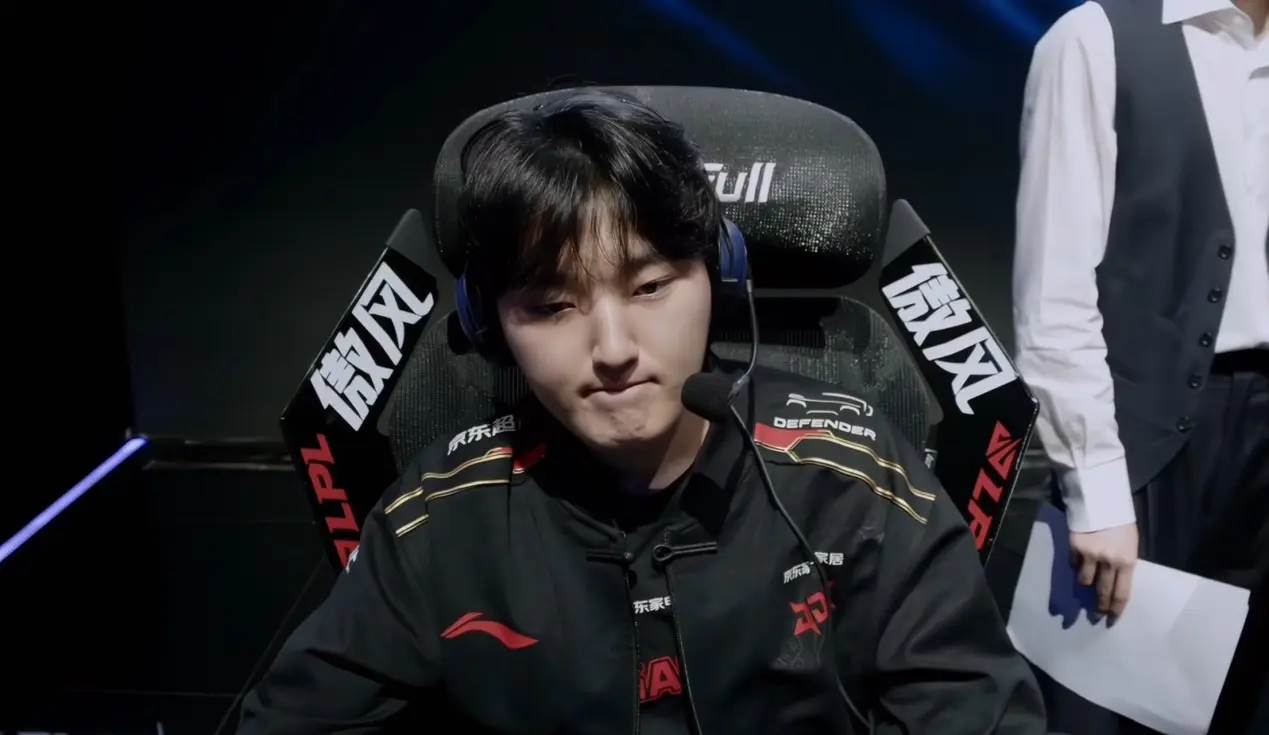 LPL上演韩援悲剧，战队投资4000万，未晋级世界赛，冠军中单背锅
