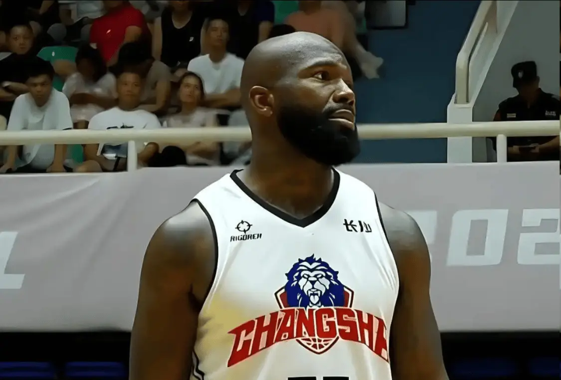 新科FMVP续约香港金牛！CBA跟NBL抢人已无优势，琼斯也恐告别CBA