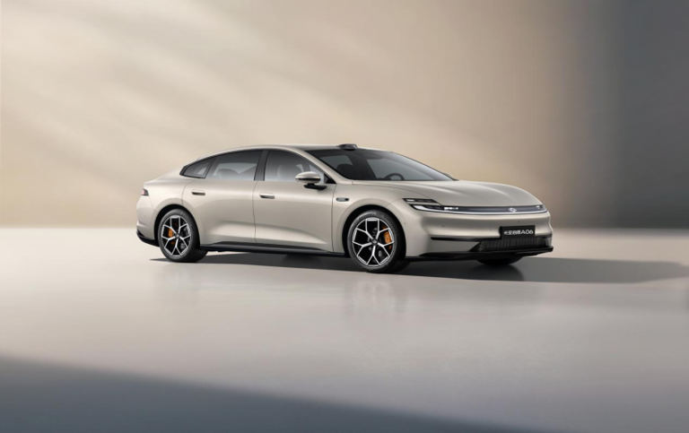 长安启源A06开启先享预订，11.99万元起配800V高压平台和6C闪充