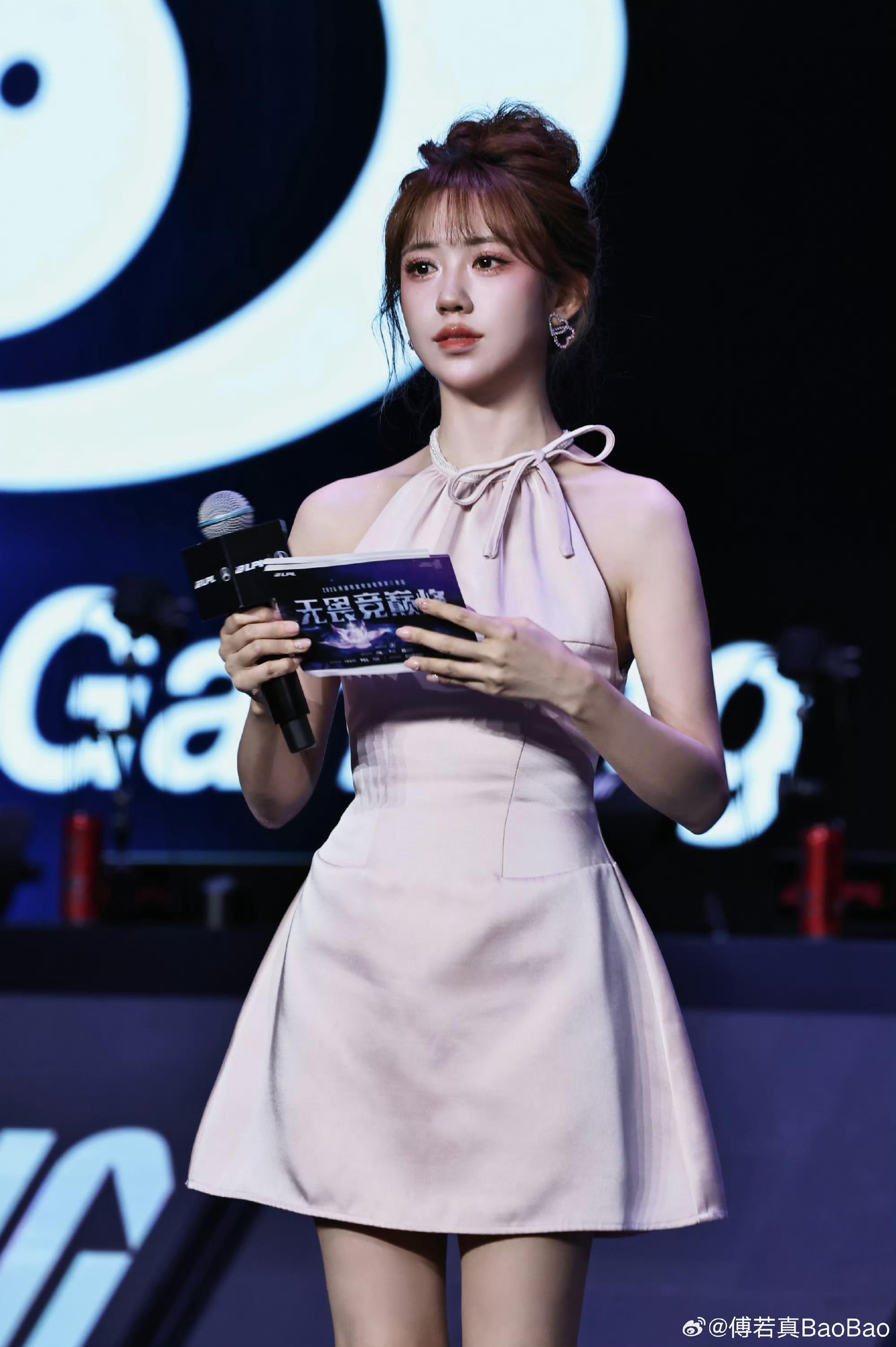 LPL主持BaoBao晒照：月底清库存