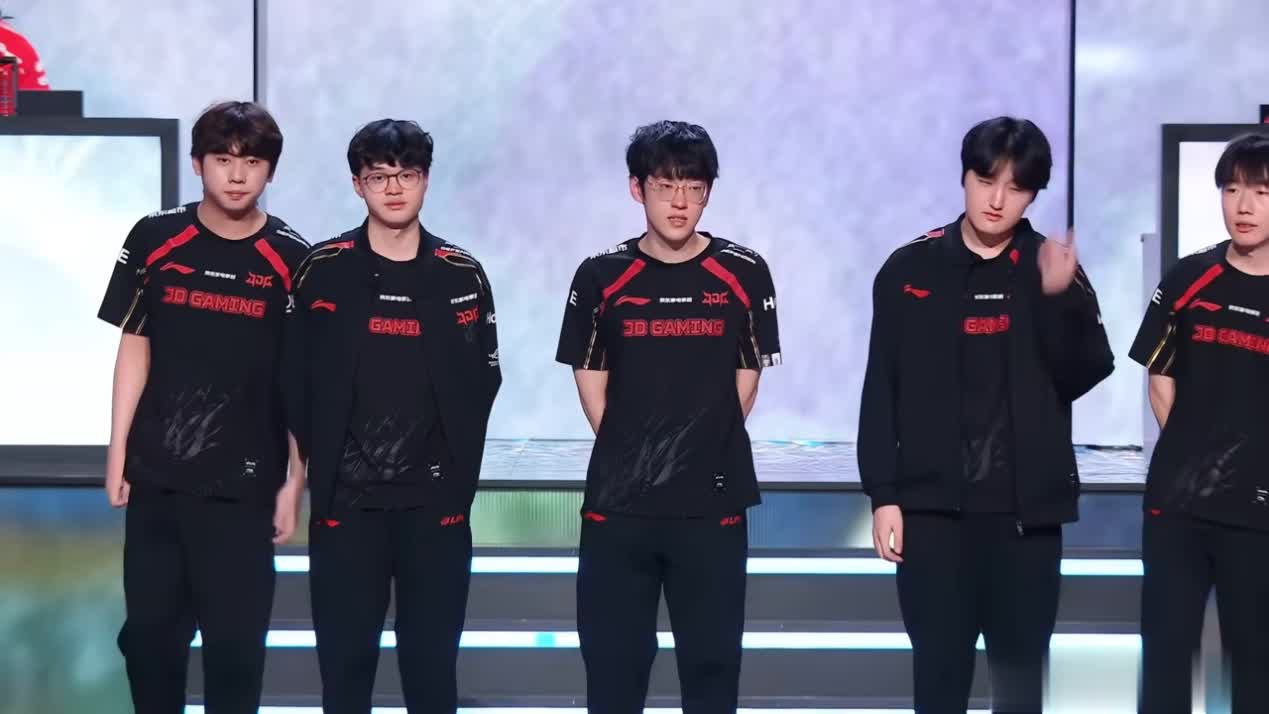 LPL韩援悲剧：战队投4000万未进世界赛，冠军中单背锅