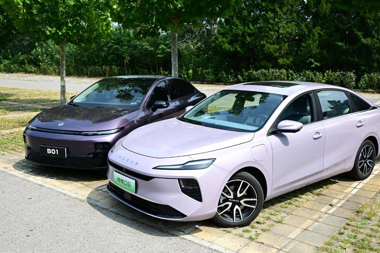 零跑B01对比荣威纯电D6:10万级纯电家轿，谁才是国民家庭真优选？