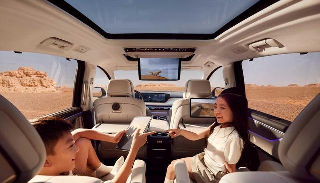 新款别克GL8陆尊燃油版正式上市，豪华舒适再进阶