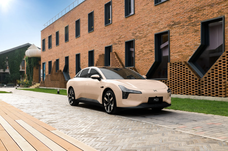 成为顶流的翻身利器，小鹏MONA M03真就这么独一无二？