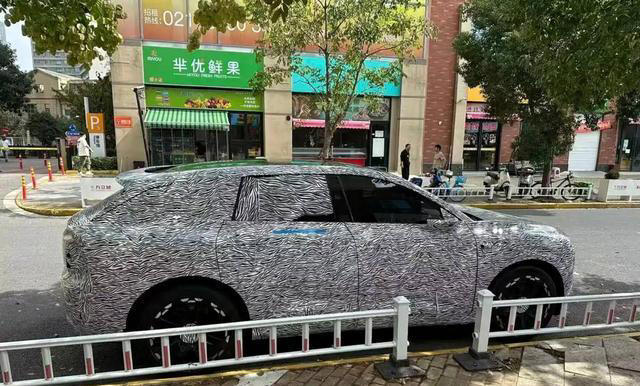 奥迪E8谍照！E序列首款SUV，设计是亮点，800V架构，2026上市