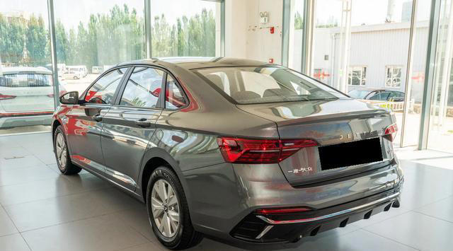 购车预算有限，买不了速腾，可以看看“平替”捷达VA7