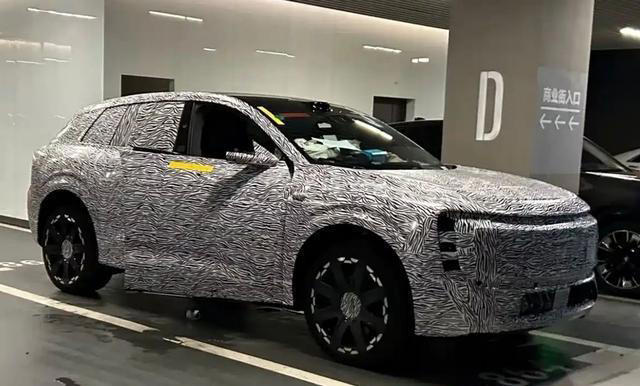 奥迪E8谍照！E序列首款SUV，设计是亮点，800V架构，2026上市