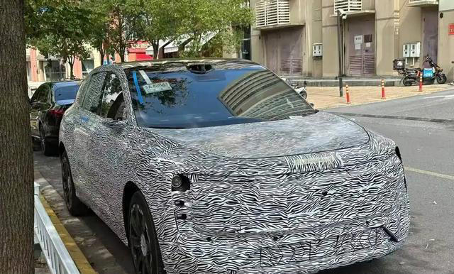 奥迪E8谍照！E序列首款SUV，设计是亮点，800V架构，2026上市