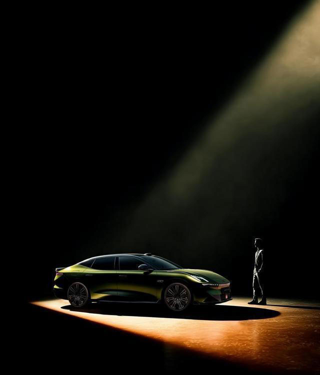 混动车市场迎来新星？领克10EM-P上市首月即破万，实力不容小觑！