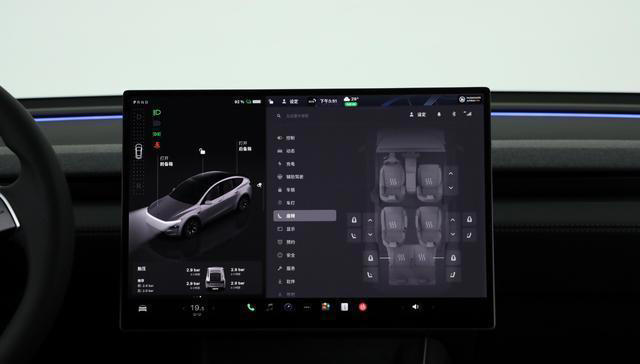 特斯拉Model Y L浅灰色内饰发布，升级16英寸中控屏，续航751公里