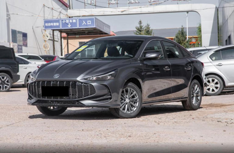 仅6.79万！配1.5L动力，26款名爵MG5手动青春风尚版上市