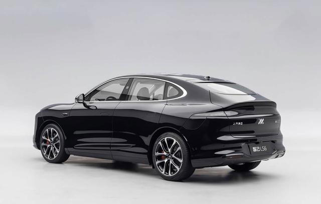 智己LS6增程版再增新车型，动力续航调整，售价24.49万元
