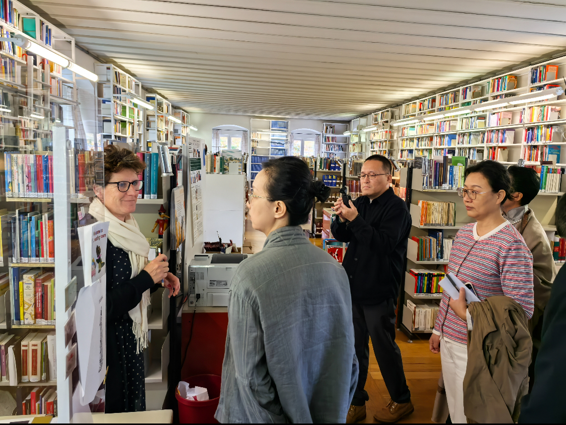 “品读北京”飘香慕尼黑，法兰克福书展北京展团向国际青少年图书馆赠书