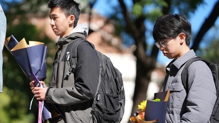 民众清华大学缅怀杨振宁