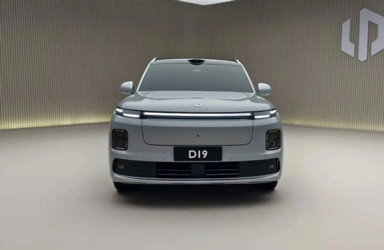 问界M9最强对手 四驱纯电跑500公里 零跑D19增程版纯电续航全球第一