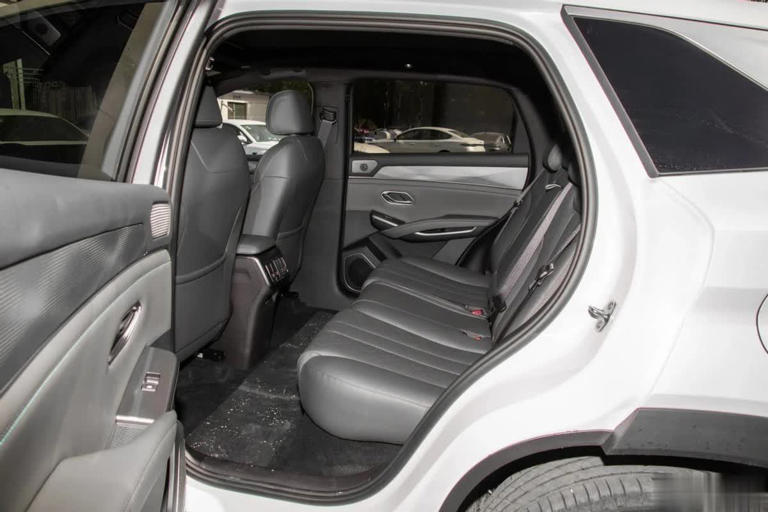 长安启源Q07天枢智能激光版对决宋L DM-i，中型SUV选谁？