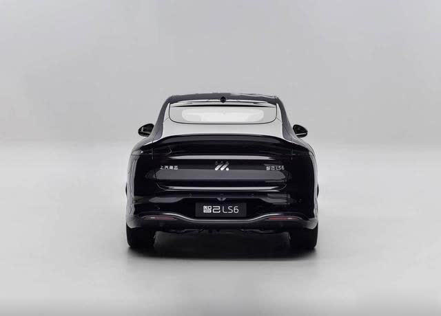 智己LS6增程版新车型亮相，动力续航调整售价24.49万