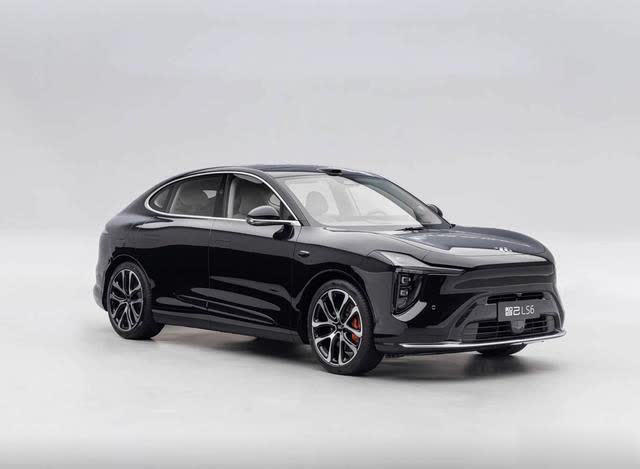 智己LS6增程版新车型亮相，动力续航调整售价24.49万