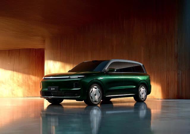 零跑D19首发亮相，配双8797芯片，增程纯电动力可选