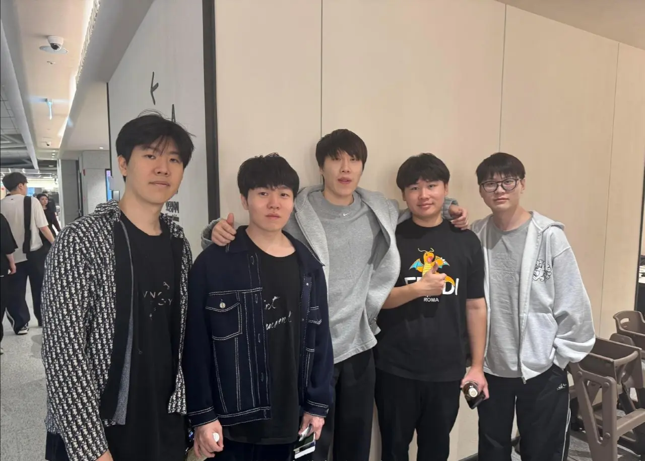 IG全员回国！T1全队抵达北京！Faker谈入围赛首战IG、S赛目标！