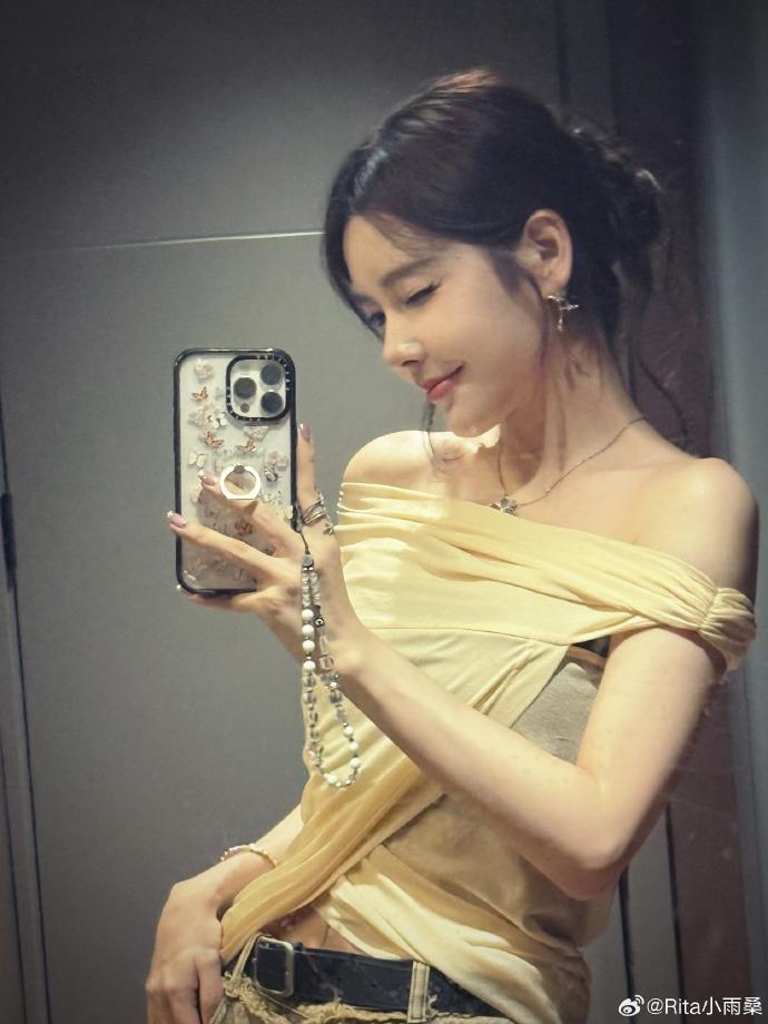 LPL官方解说Rita晒照：出发出发出发出发